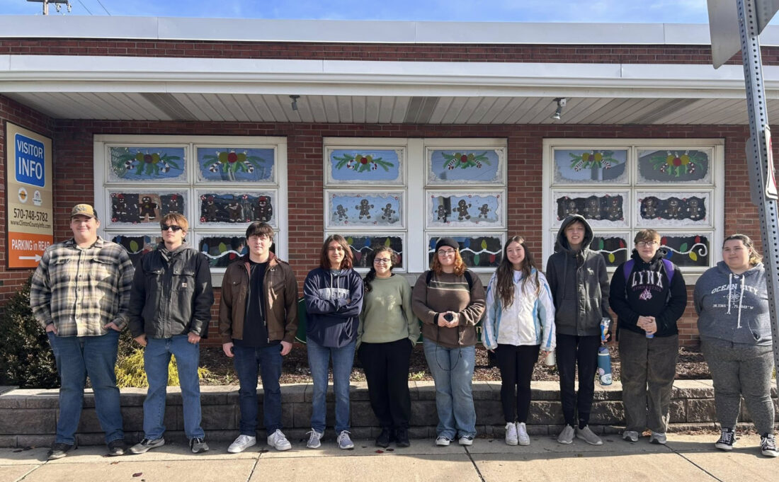 Festive Scenes: High school art students local paint storefronts for holidays | News, Sports ...